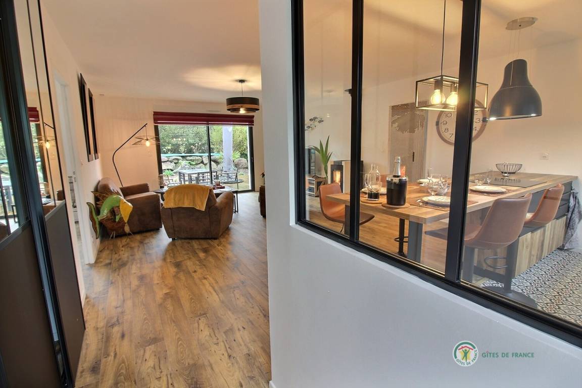 82 M² Gîte ∙ 2 Chambres ∙ 4 Personnes - Trégastel