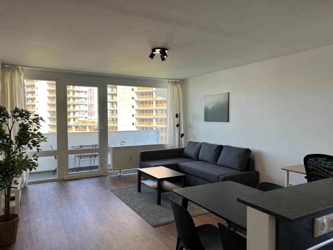 92 M² Apartment ∙ 2 Bedrooms ∙ 4 Guests - Frankfurt