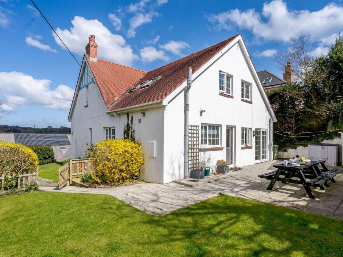 Cottage ∙ 6 Bedrooms ∙ 12 Guests - Tenby