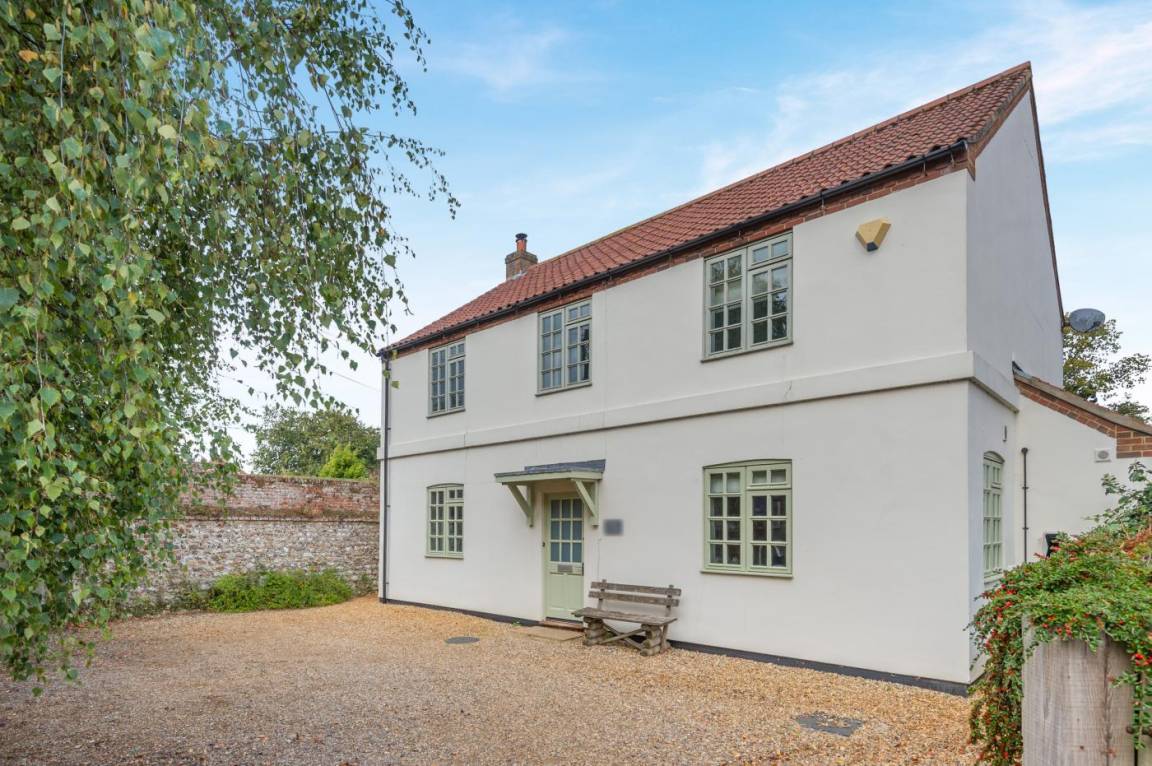 Cottage ∙ 4 Bedrooms ∙ 7 Guests - Burnham Market