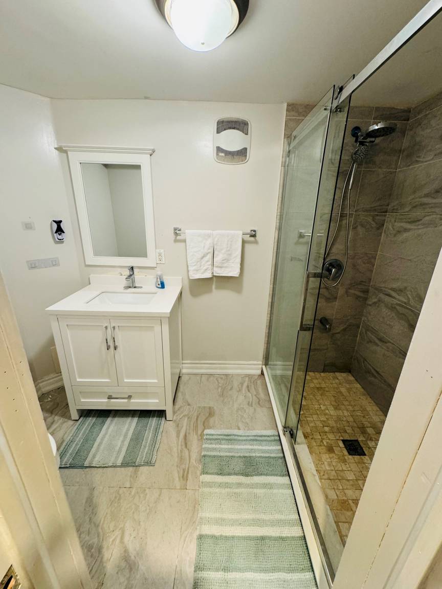 House ∙ 2 Bedrooms ∙ 6 Guests - Bolton, ON, Canada