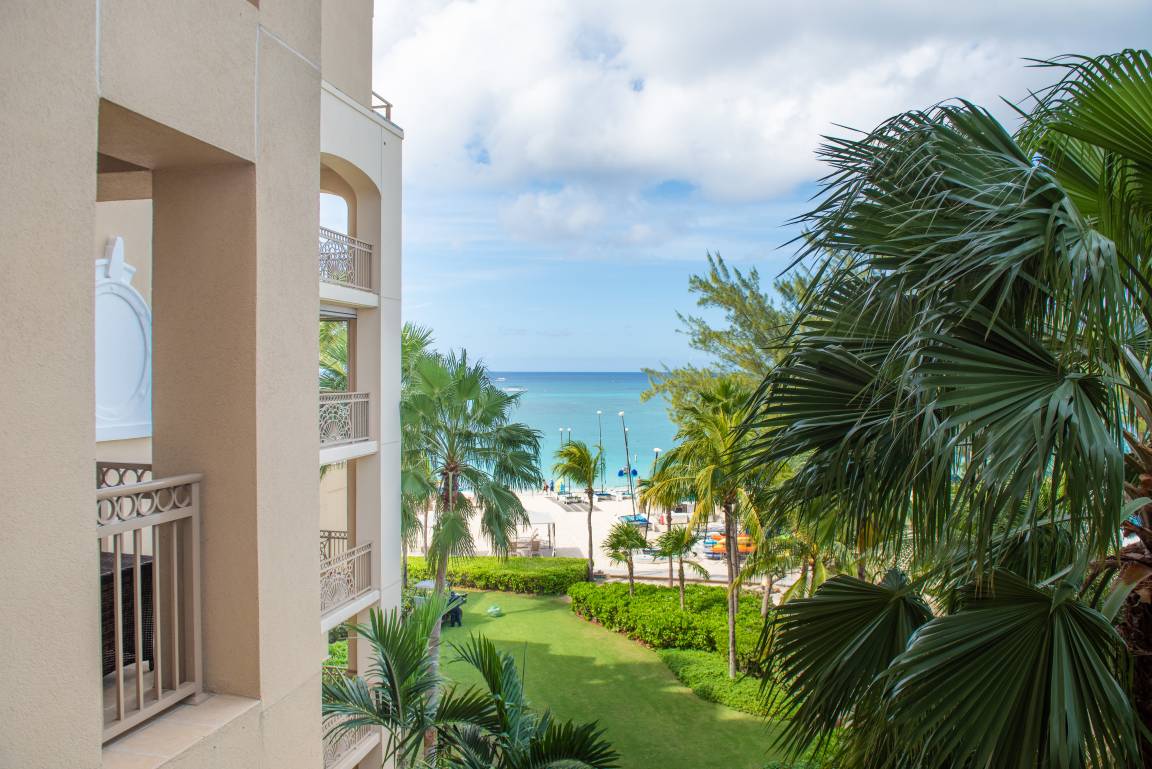 297 M² Apartment ∙ 3 Bedrooms ∙ 8 Guests - West Bay