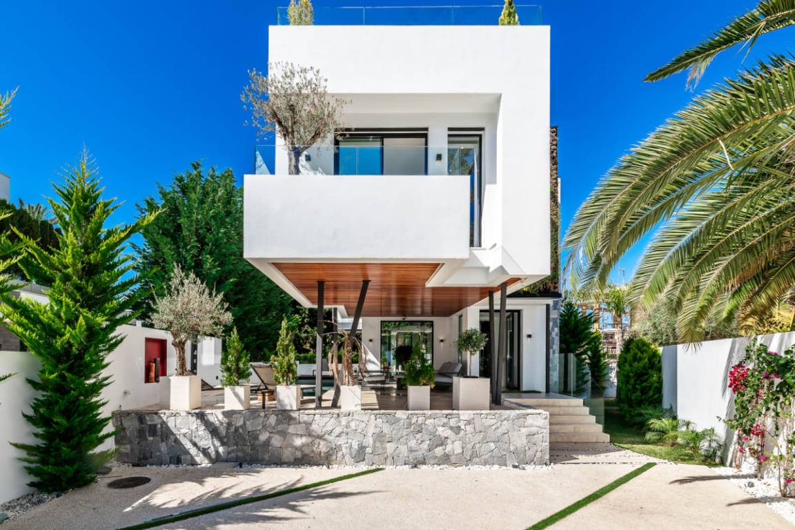 836 M² Villa ∙ 5 Bedrooms ∙ 10 Guests - Marbella