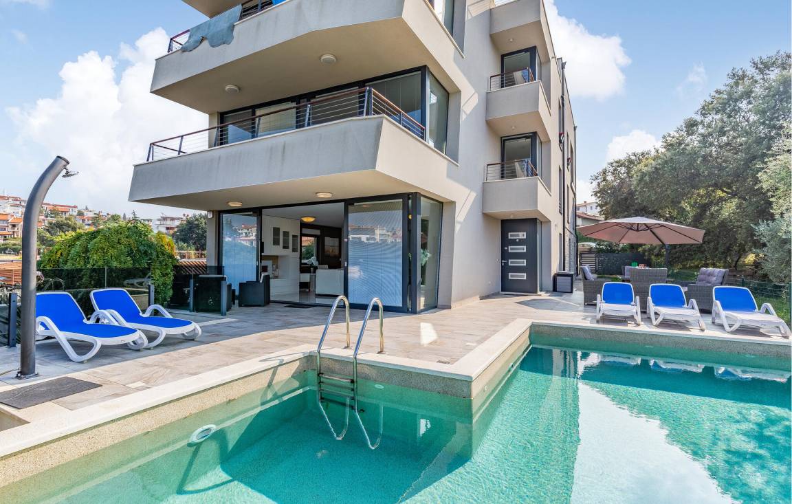 230 M² Apartment ∙ 3 Bedrooms ∙ 8 Guests - Banjole