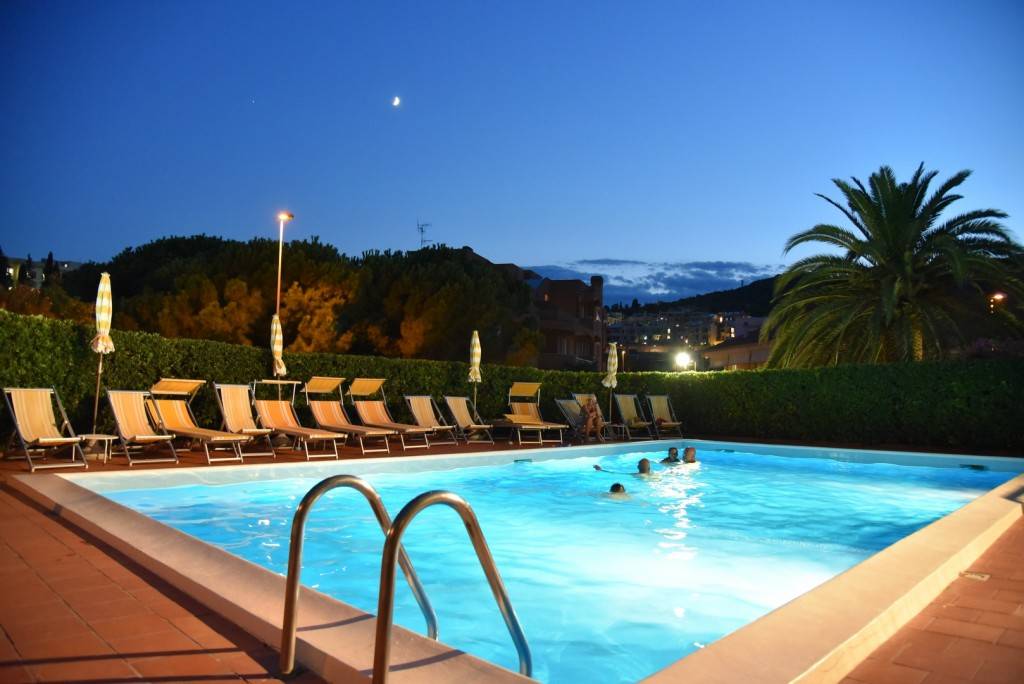 65 M² Apartamento ∙ 2 Quartos ∙ 6 Hóspedes - Loano