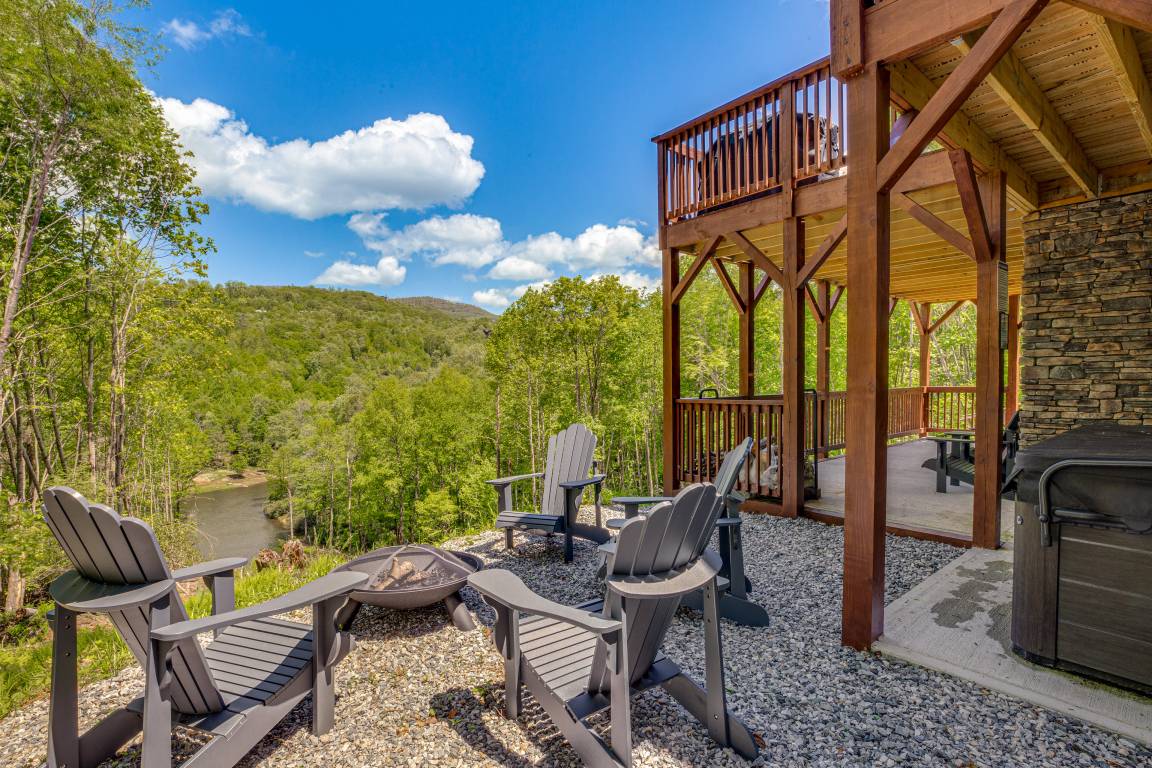 165 M² House ∙ 2 Bedrooms ∙ 8 Guests - Roan Mountain, TN