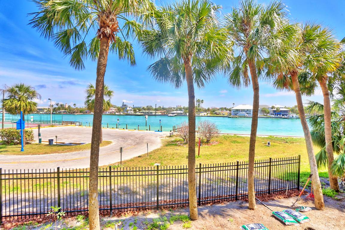 102 M² Condo ∙ 2 Bedrooms ∙ 6 Guests - Treasure Island, FL