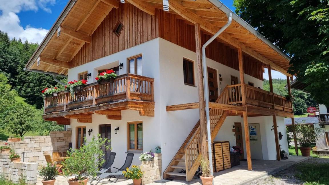 75 M² Ferienwohnung ∙ 2 Schlafzimmer ∙ 4 Gäste - Oberaudorf