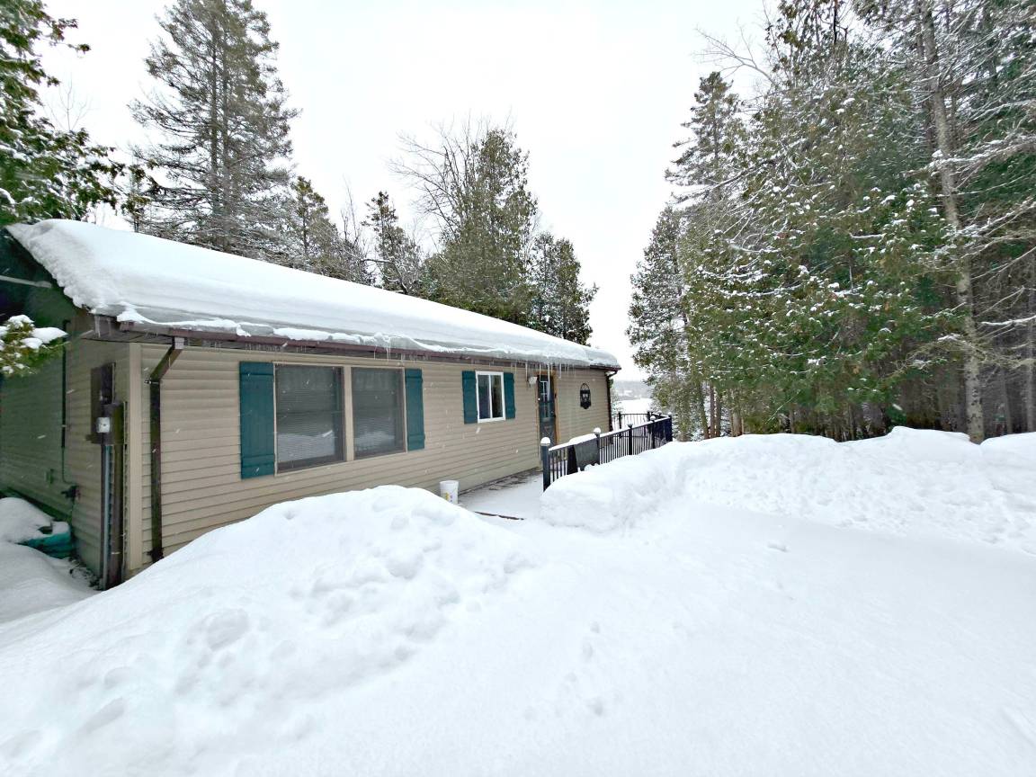 93 M² House ∙ 2 Bedrooms ∙ 6 Guests - Mackinac Island, MI