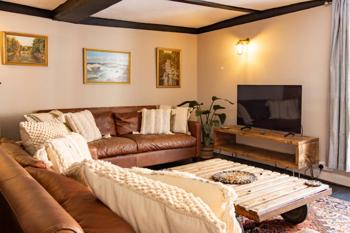 74 M² Apartment ∙ 2 Bedrooms ∙ 4 Guests - Tenterden