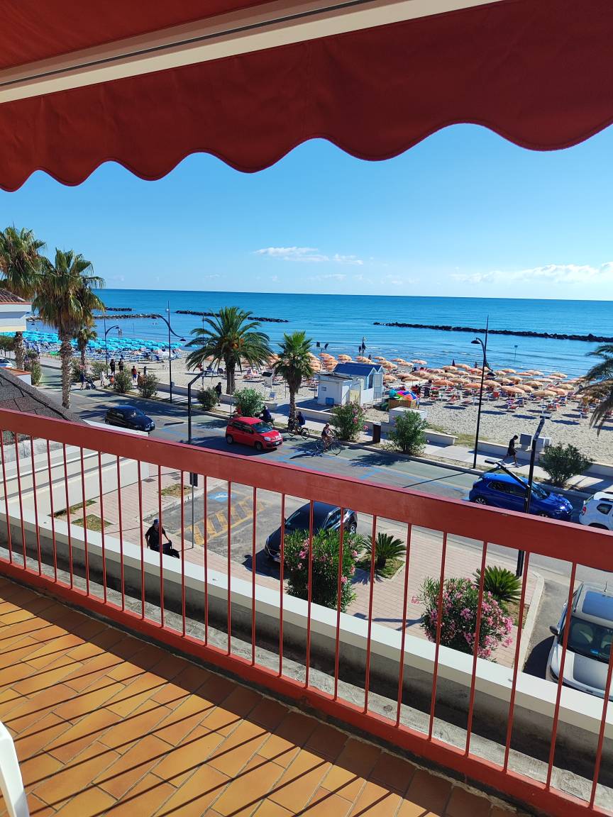 60 M² Ferienwohnung ∙ 2 Schlafzimmer ∙ 6 Gäste - Martinsicuro