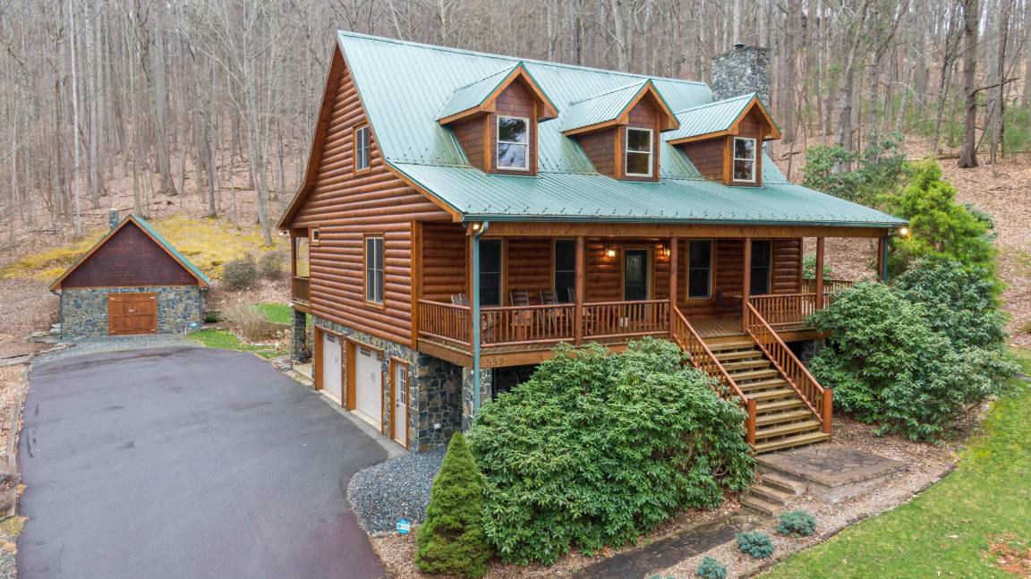 House ∙ 4 Bedrooms ∙ 12 Guests - Lansing, NC