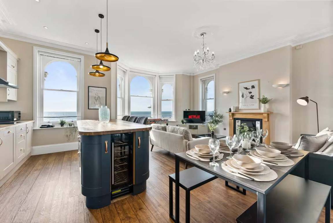 111 M² Apartment ∙ 3 Bedrooms ∙ 8 Guests - Steyning
