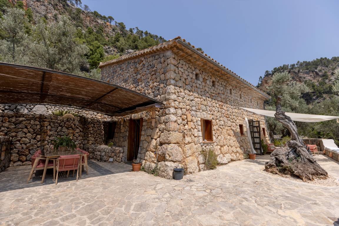 161 M² House ∙ 2 Bedrooms ∙ 4 Guests - Fornalutx