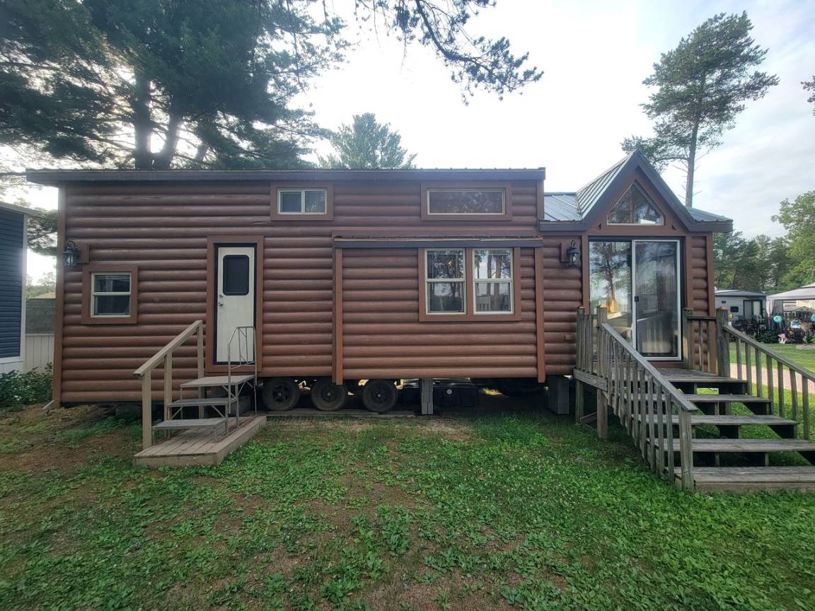 House ∙ 1 Bedroom ∙ 8 Guests - Wisconsin Dells, WI