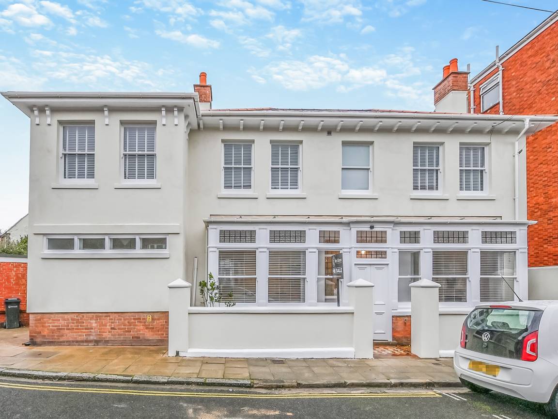 Cottage ∙ 5 Bedrooms ∙ 9 Guests - Fareham