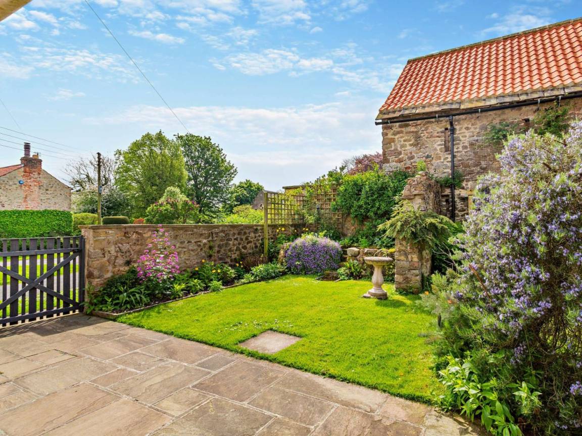 Cottage ∙ 2 Bedrooms ∙ 4 Guests - Darlington