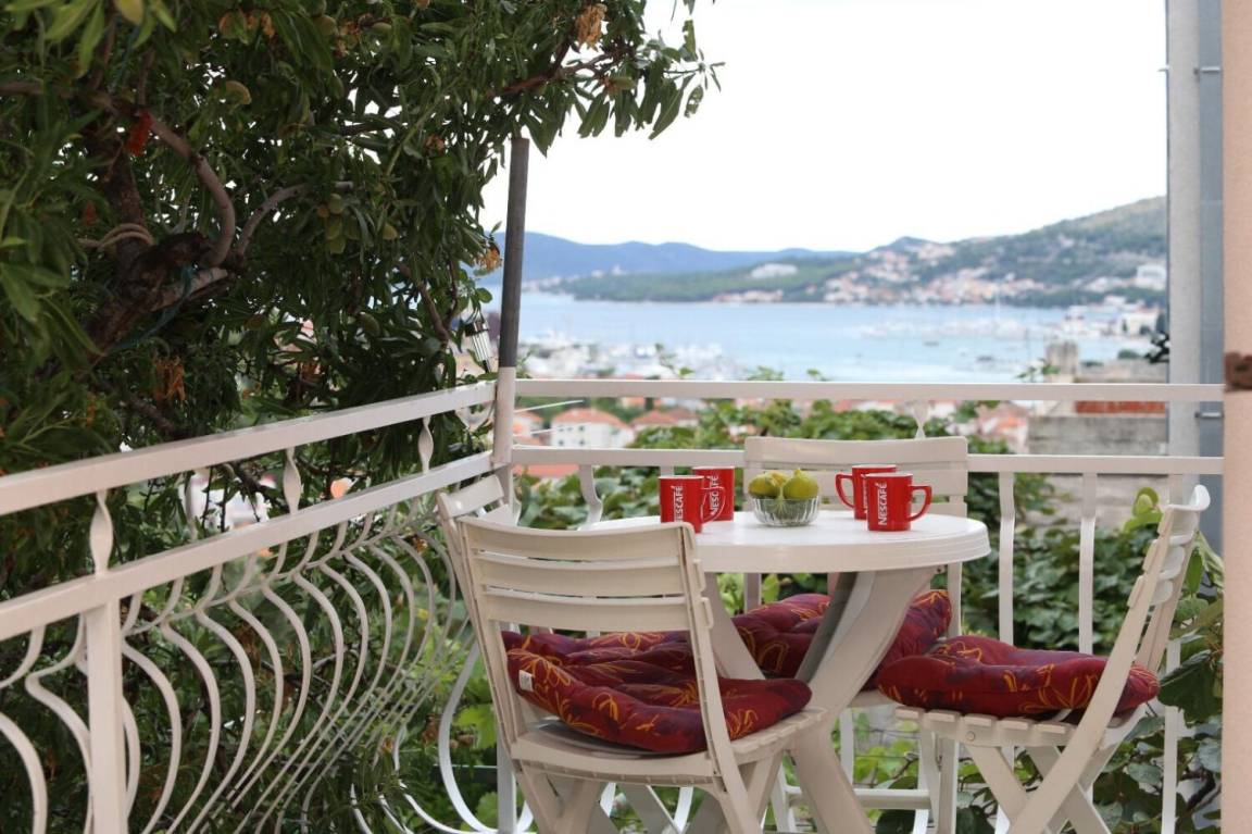 100 M² Apartment ∙ 3 Bedrooms ∙ 5 Guests - Trogir
