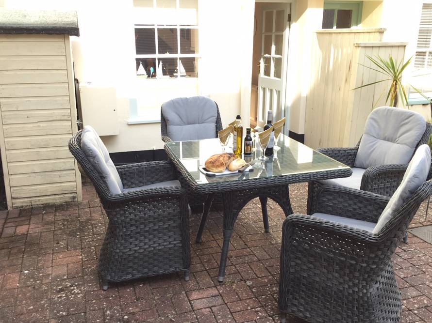 Cottage ∙ 2 Bedrooms ∙ 4 Guests - Dartmouth
