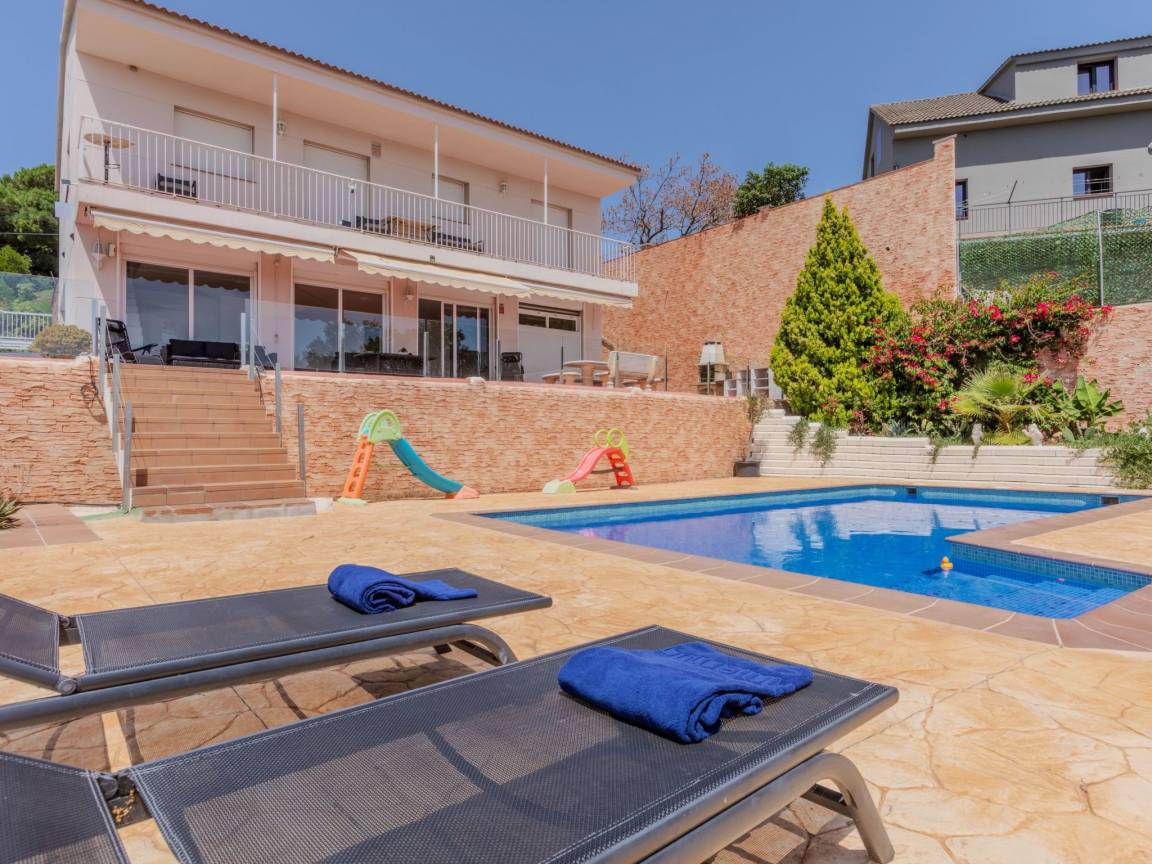 90 M² Ferienhaus ∙ 5 Schlafzimmer ∙ 8 Gäste - Lloret de Mar
