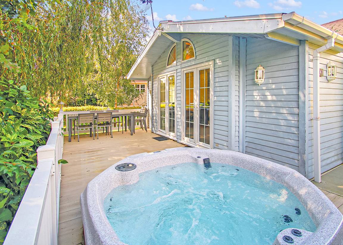 Chalet ∙ 4 Bedrooms ∙ 8 Guests - Isle of Wight