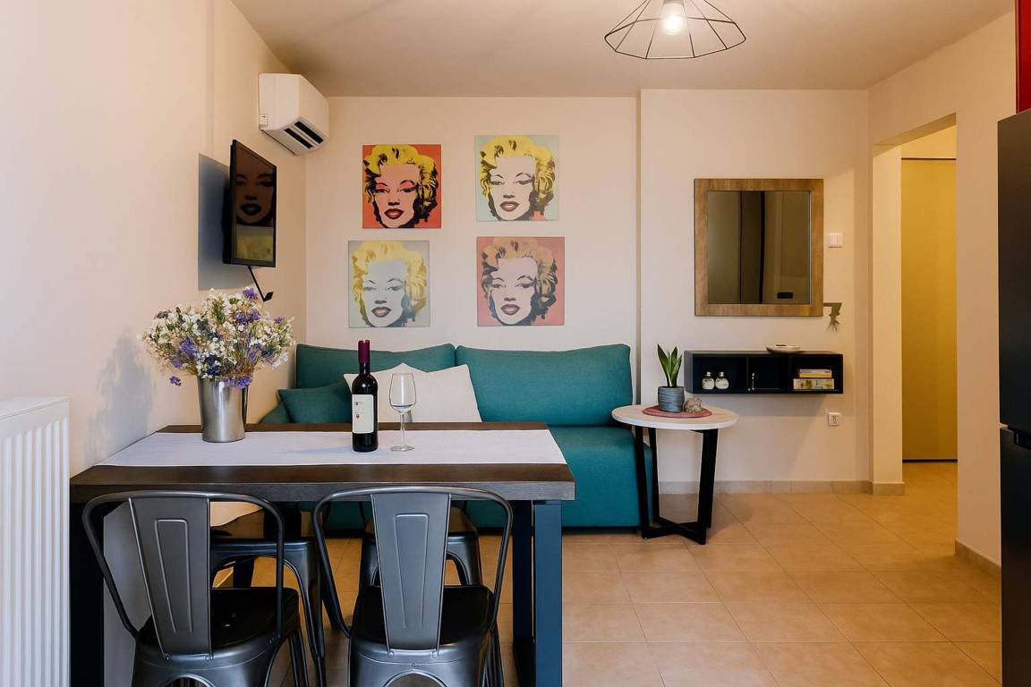 House ∙ 1 Bedroom ∙ 4 Guests - Каламата