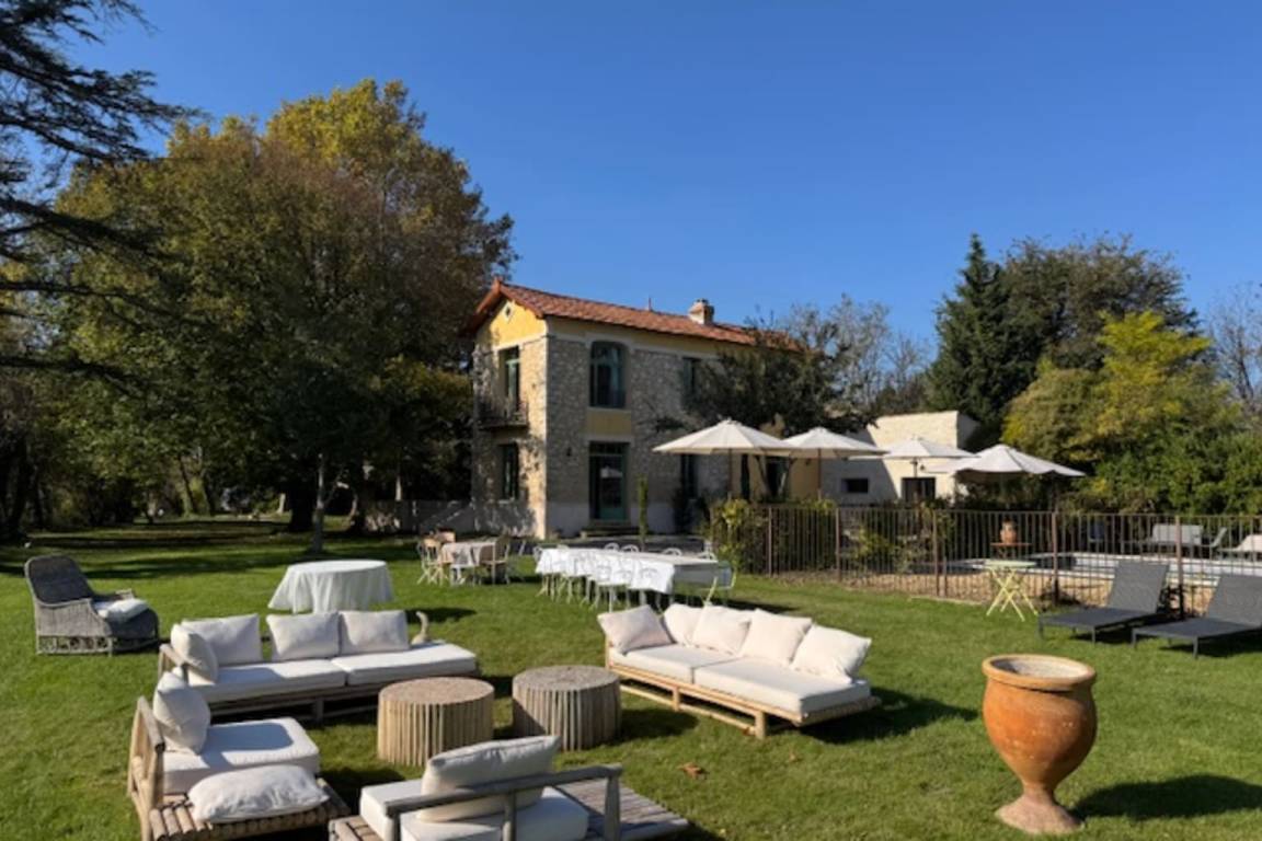 280 M² Maison De Vacances ∙ 4 Chambres ∙ 9 Personnes - Monteux