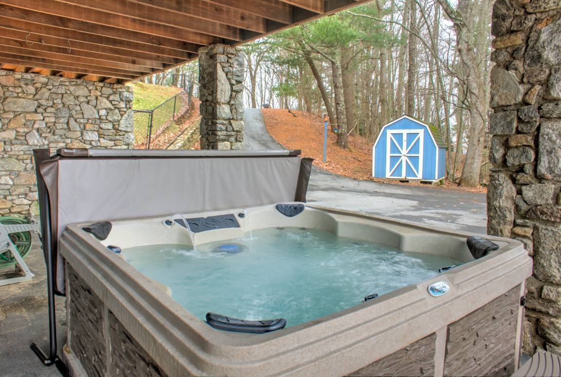 200 M² House ∙ 3 Bedrooms ∙ 6 Guests - Asheville, NC