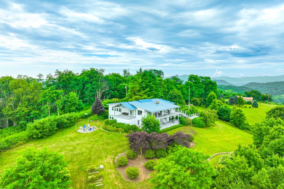 408 M² House ∙ 4 Bedrooms ∙ 14 Guests - North Carolina