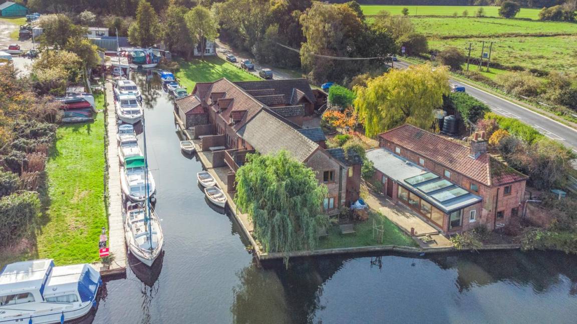 Cottage ∙ 2 Bedrooms ∙ 4 Guests - Norwich