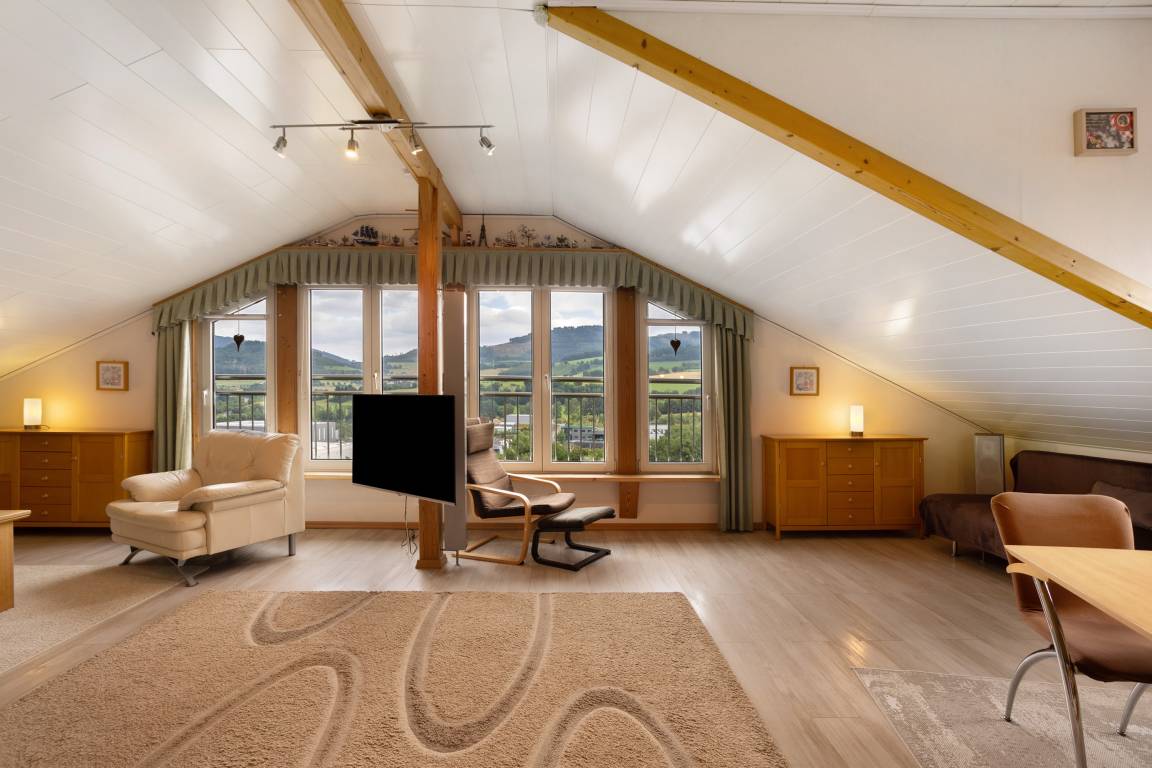 110 M² Ferienwohnung ∙ 1 Schlafzimmer ∙ 4 Gäste - Olsberg