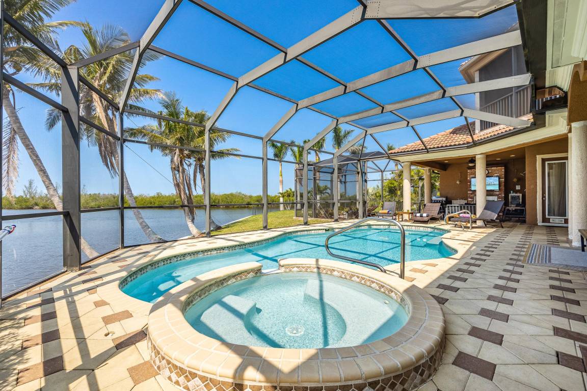 297 M² House ∙ 5 Bedrooms ∙ 16 Guests - Burnt Store Marina