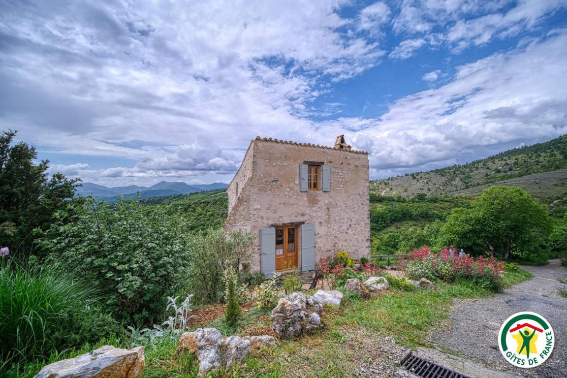 66 M² Gîte ∙ 1 Chambre ∙ 2 Personnes - Drôme