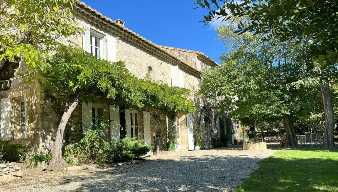 532 M² Maison De Vacances ∙ 10 Chambres ∙ 15 Personnes - Beaucaire