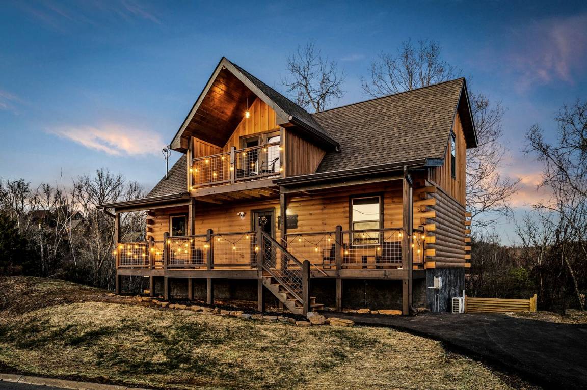 House ∙ 5 Bedrooms ∙ 14 Guests - Sevierville, TN