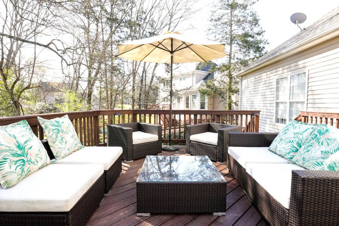 House ∙ 12 Bedrooms ∙ 24 Guests - Charlotte