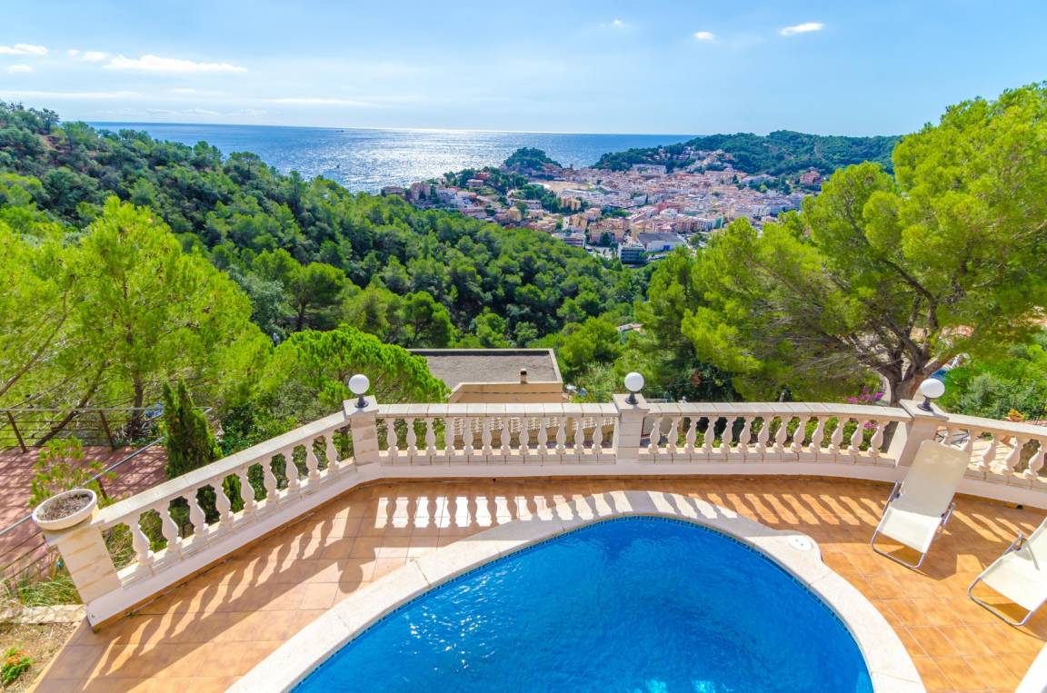300 M² Villa ∙ 3 Bedrooms ∙ 6 Guests - Tossa de Mar