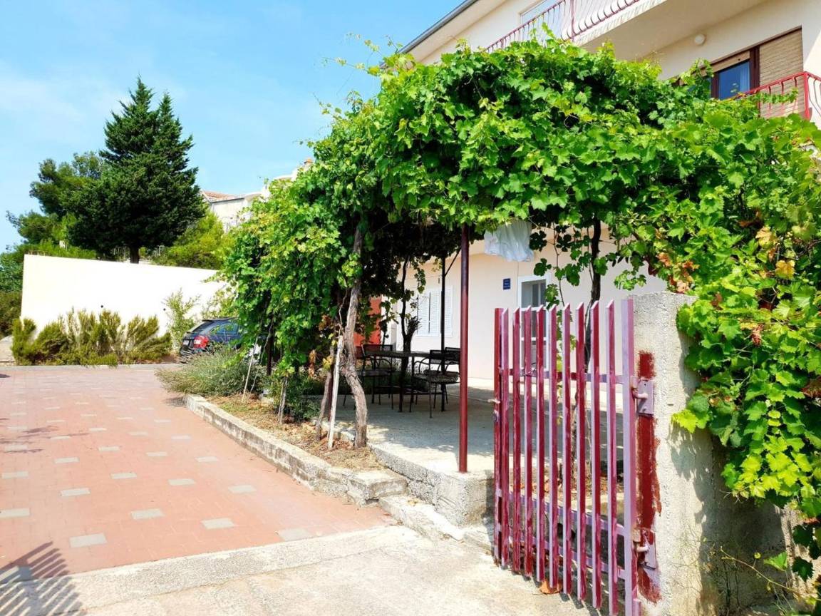 100 M² Ferienwohnung ∙ 2 Schlafzimmer ∙ 6 Gäste - Podstrana