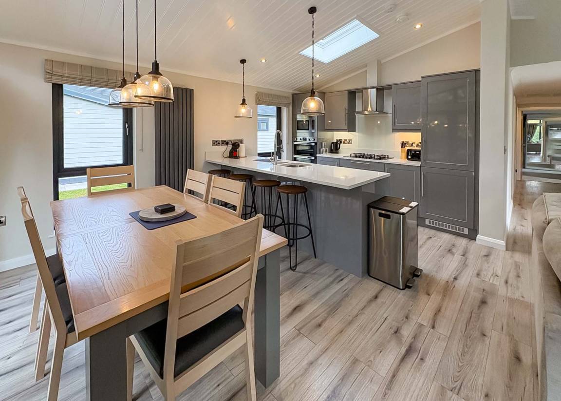 Chalet ∙ 3 Bedrooms ∙ 6 Guests - Wiltshire