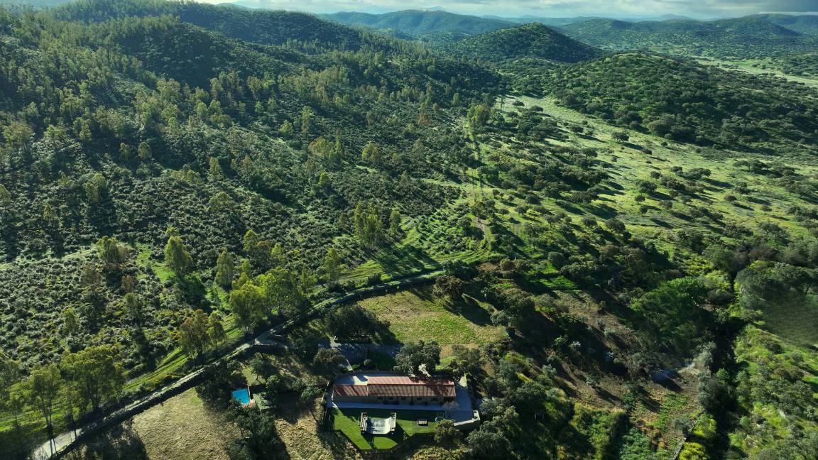 200 M² Casa ∙ 5 Habitaciones ∙ 12 Huéspedes - Llerena