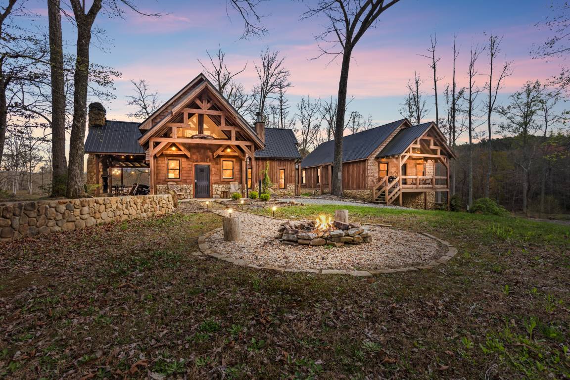 126 M² Cabin ∙ 2 Bedrooms ∙ 6 Guests - Georgia, GA