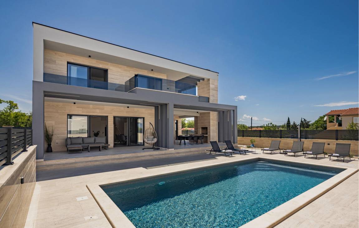 200 M² Ferienhaus ∙ 5 Schlafzimmer ∙ 10 Gäste - Nin