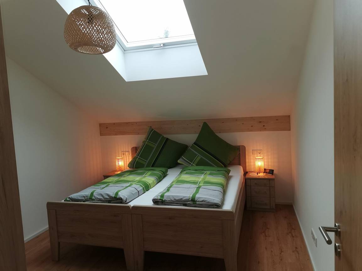 75 M² Ferienwohnung ∙ 2 Schlafzimmer ∙ 5 Gäste - Bad Endorf