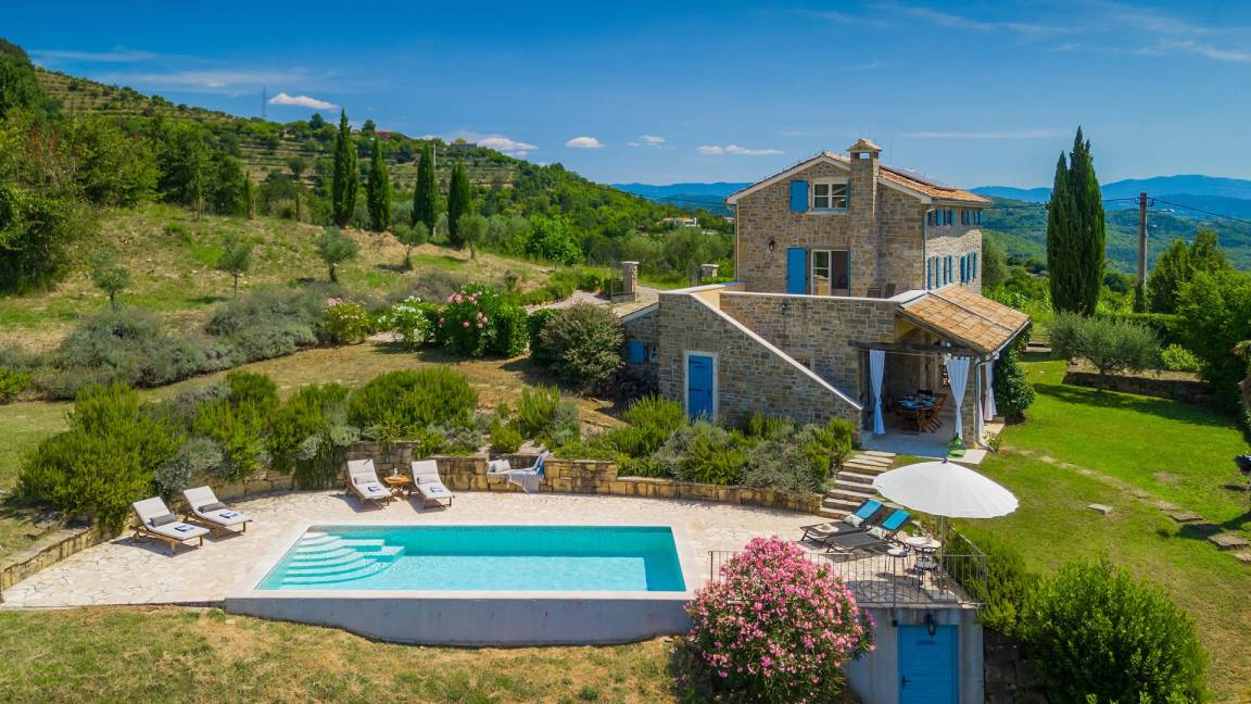 240 M² Villa ∙ 4 Bedrooms ∙ 8 Guests - Motovun