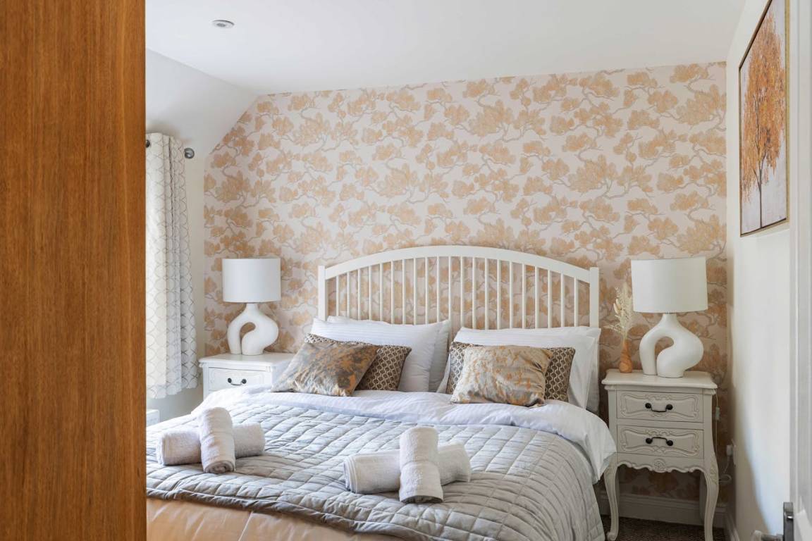 70 M² Apartment ∙ 3 Bedrooms ∙ 5 Guests - Guildford