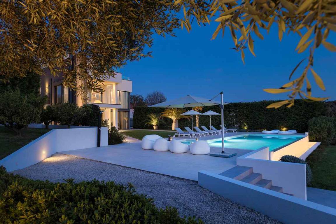 335 M² Villa ∙ 4 Schlafzimmer ∙ 8 Gäste - Pula