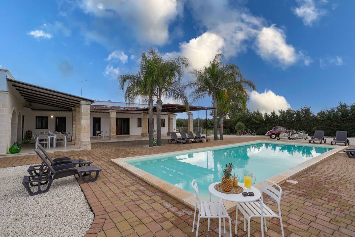 230 M² Villa ∙ 6 Bedrooms ∙ 12 Guests - Brindisi