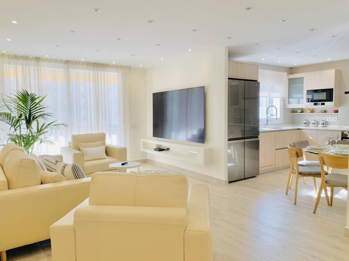 100 M² Apartamento ∙ 4 Habitaciones ∙ 8 Huéspedes - Sitges