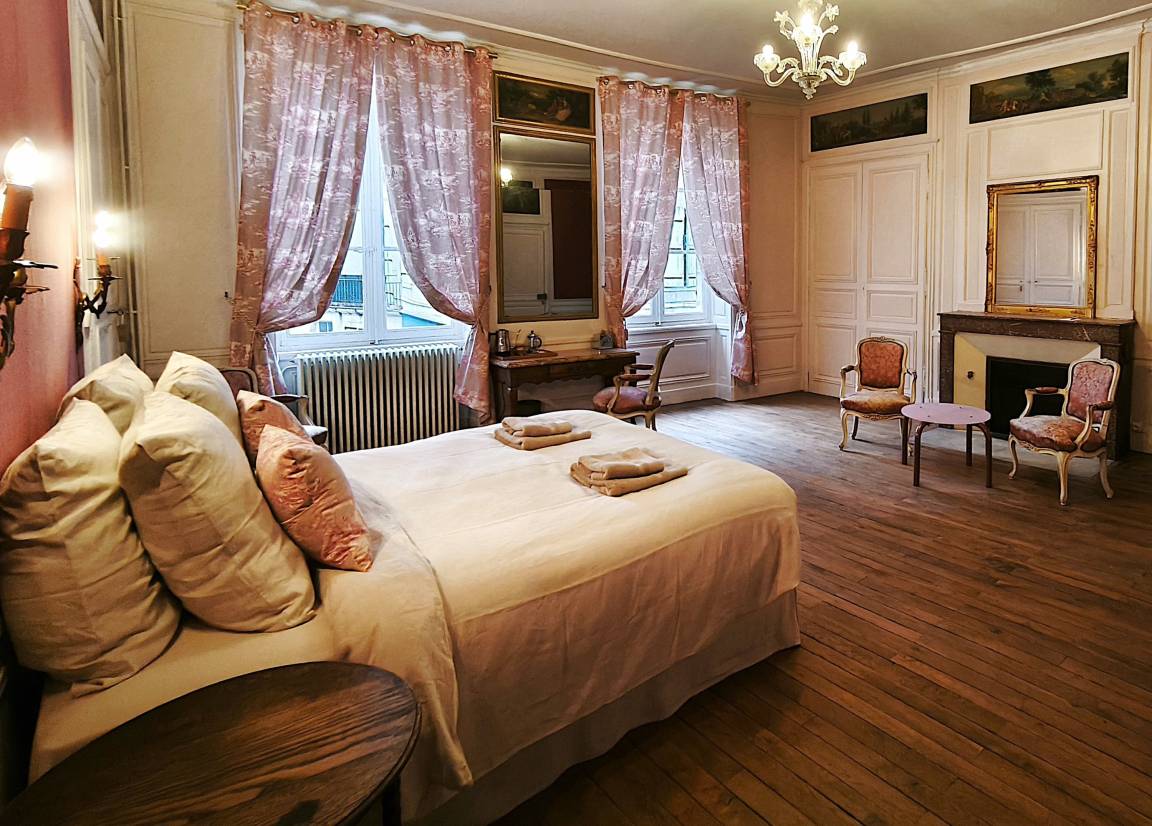 50 M² Chambre D'hôtes ∙ 1 Chambre ∙ 2 Personnes - Saint-Amand-Montrond