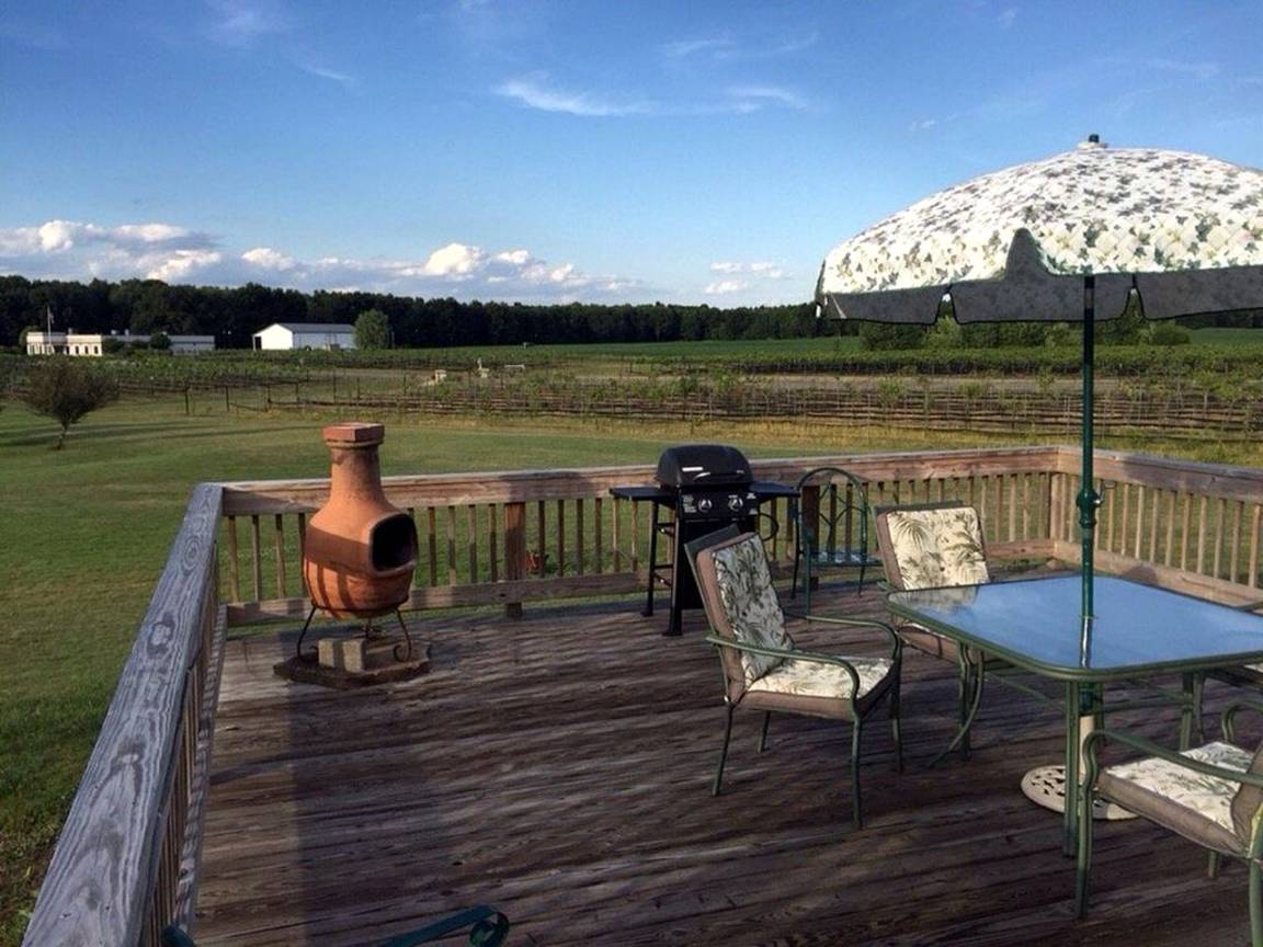 House ∙ 3 Bedrooms ∙ 6 Guests - Lake Milton, OH